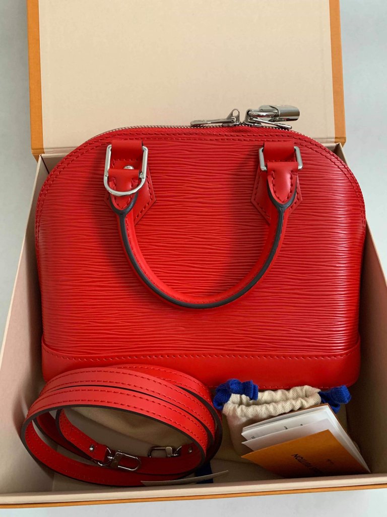 Louis Vuitton Alma BB Red EPI Leather Lyxen se Louis Vuitton Alma BB Red EPI Leather Lyxen se